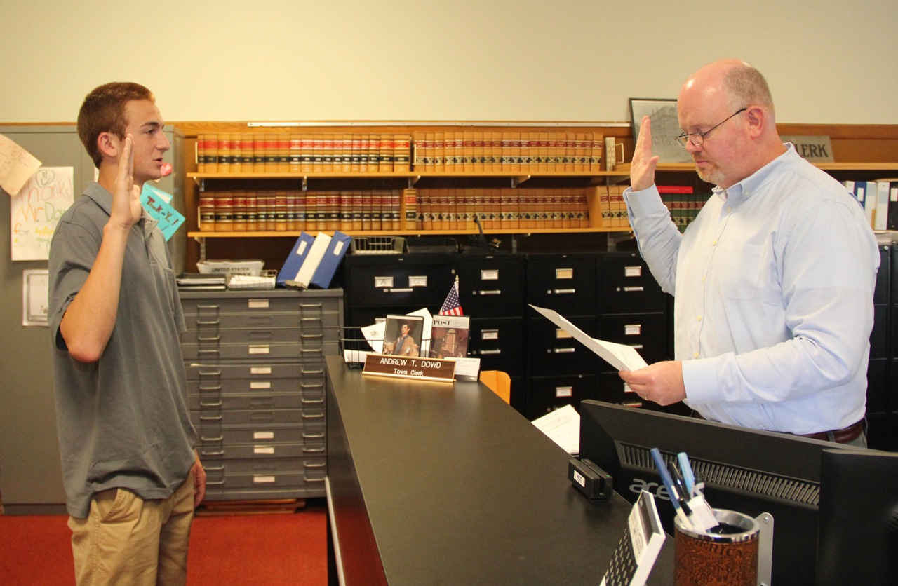 Ted Floyd sworn on to Governor’s Statewide Youth Council – UPTON DAILY